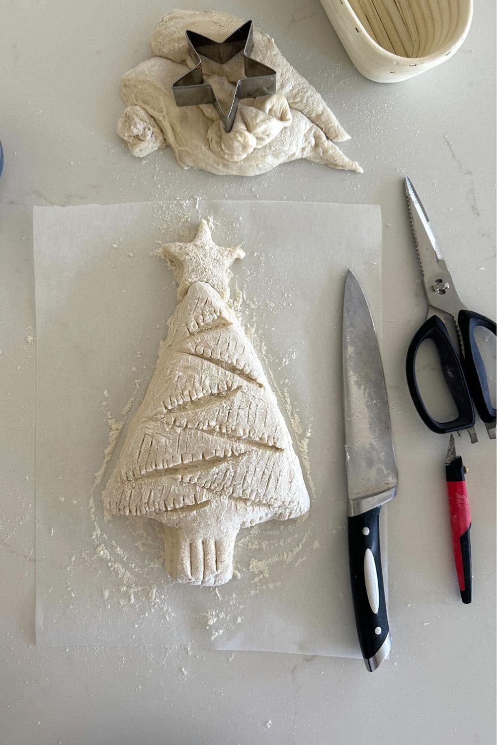 How To Shape A Christmas Tree Sourdough Bread [Easy Scoring] - The ...