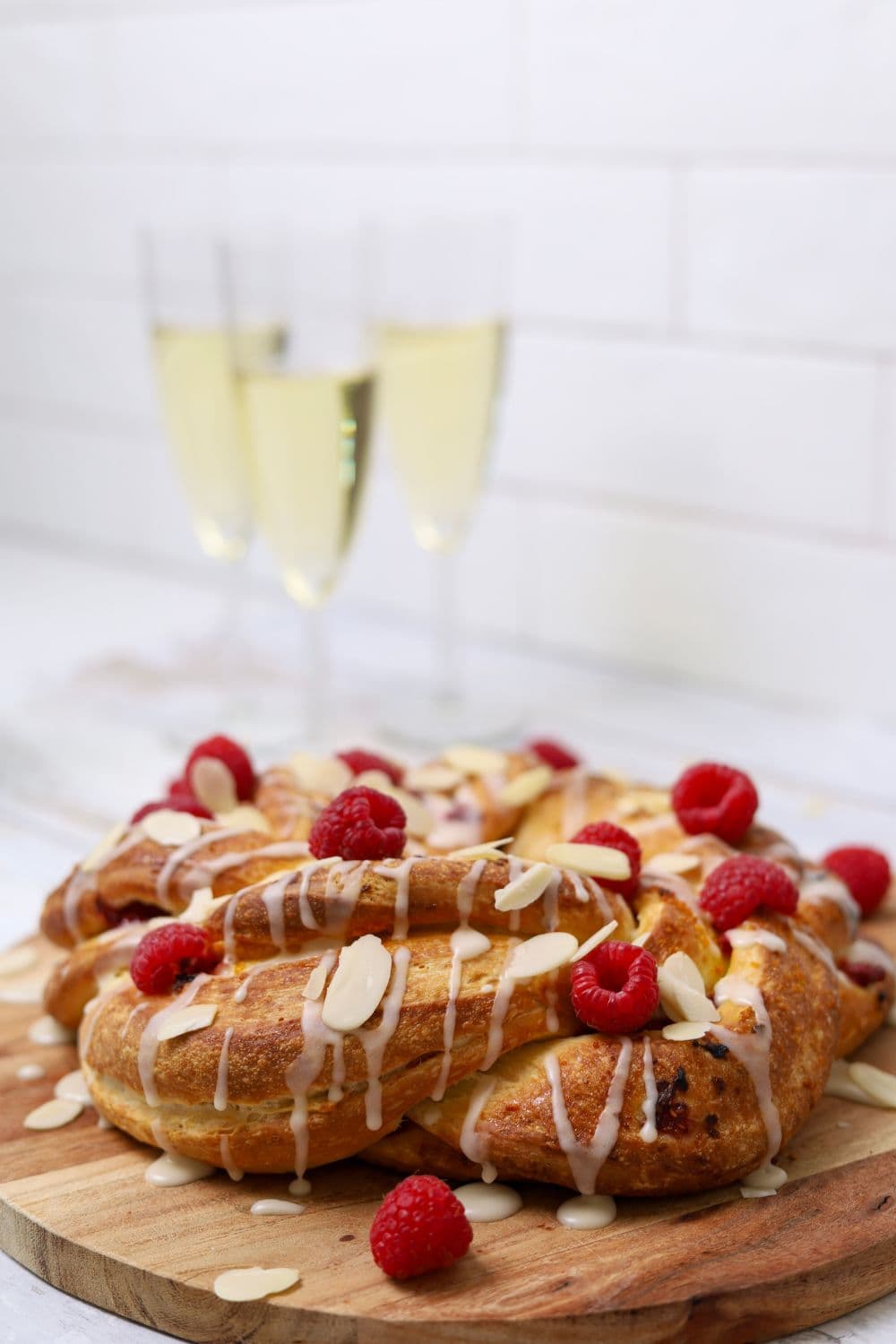 Festive Sourdough Braided Brioche Wreath [with raspberries and orange ...